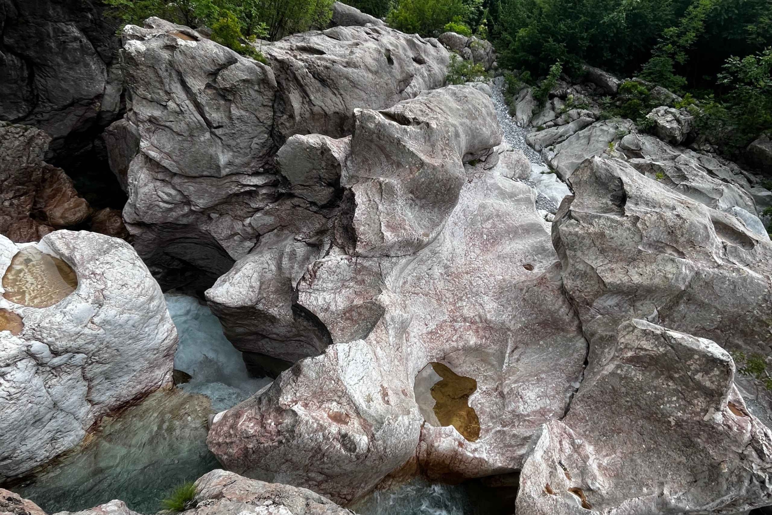 Shkodër: Wanderung zum Grunas-Wasserfall im Theth-Nationalpark in Albania