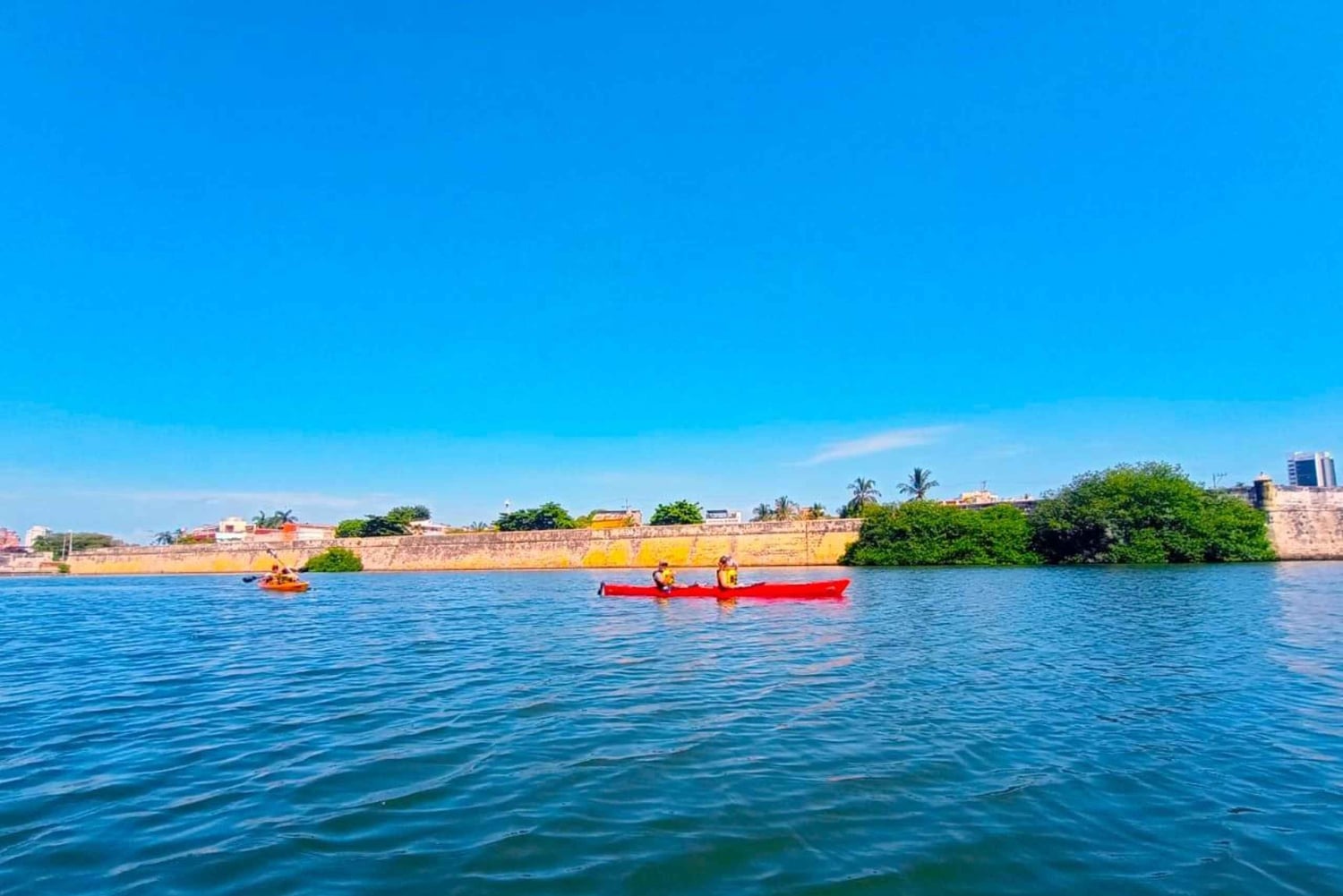 Cartagena: excursión en kayak con guía y vistas al mar in Colombia