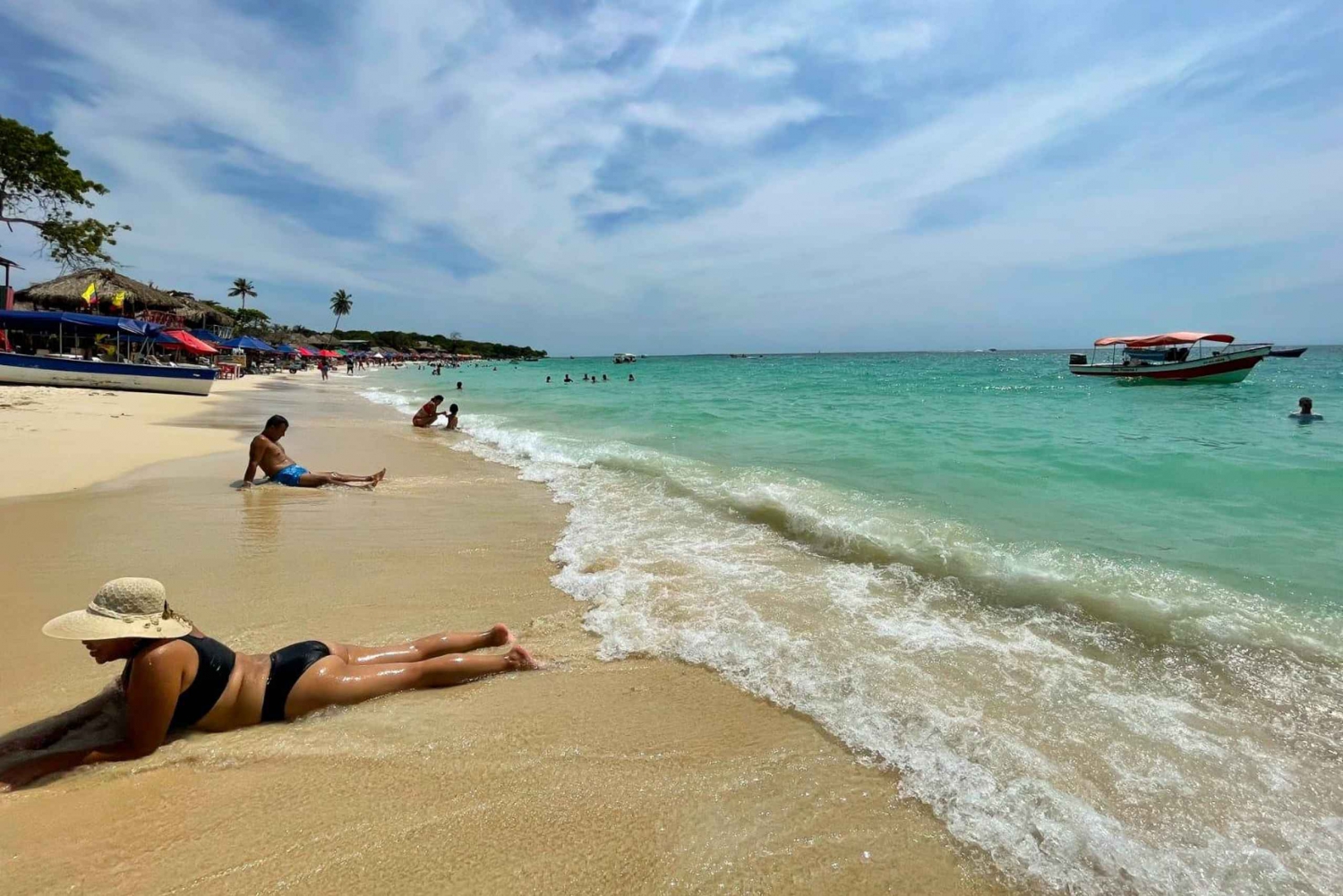Cartagena: Playa Tranquila Day Trip with Lunch by boat in Colombia