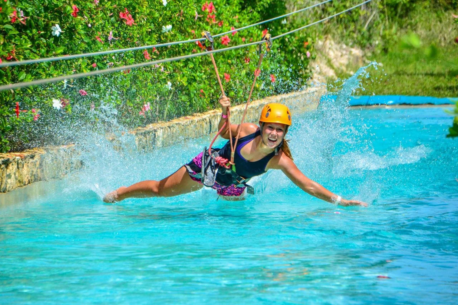 Tirolesa Mega Splash in Dominican Republic
