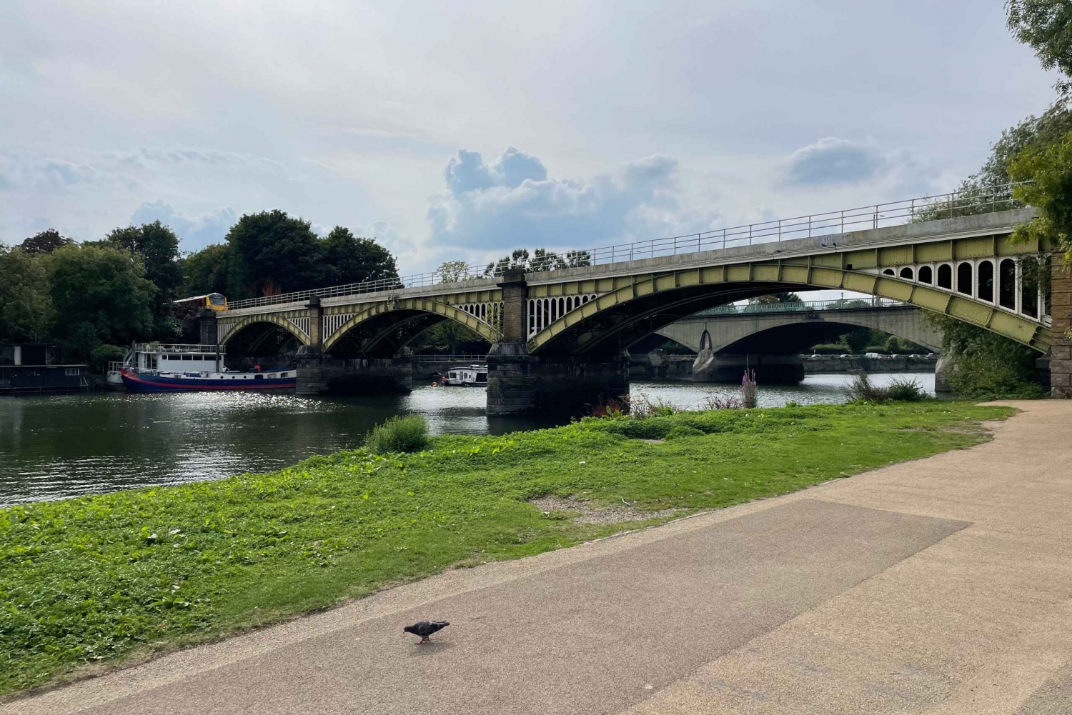 Richmond: Ted Lasso Guided Walking Tour in London