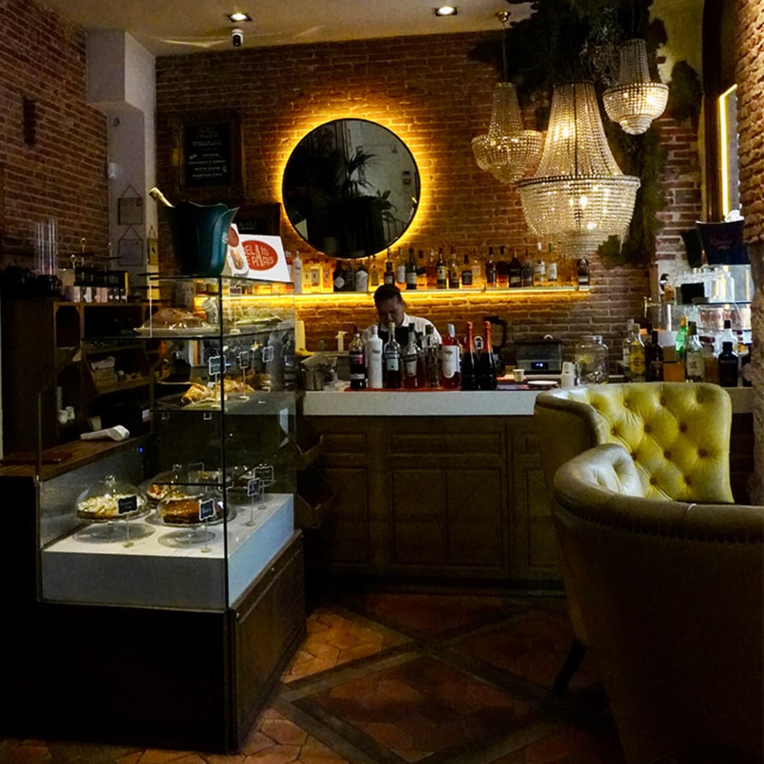 Signature Menu with Iconic Sauce at Relais de Paris