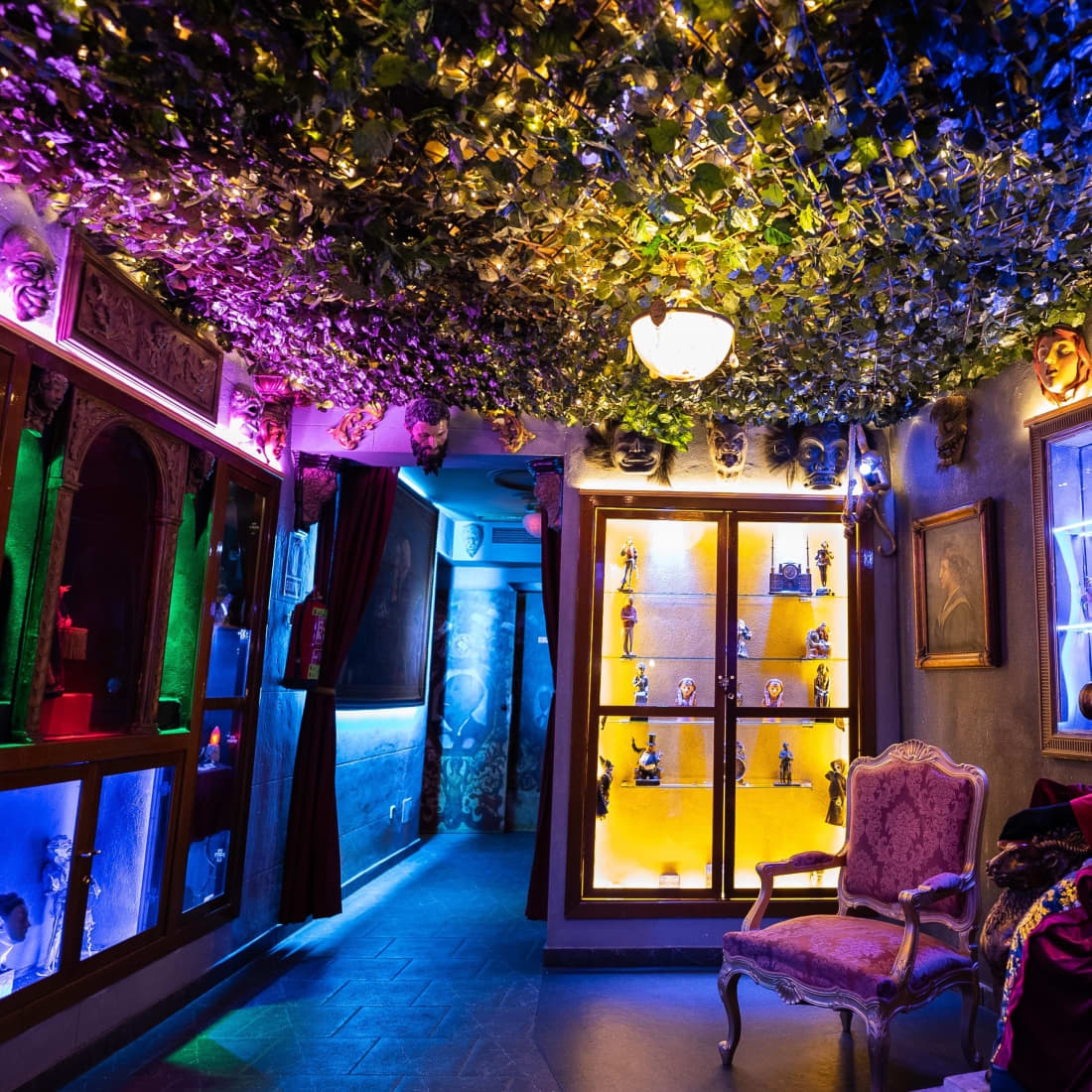 The King of Clover at the Houdini Room