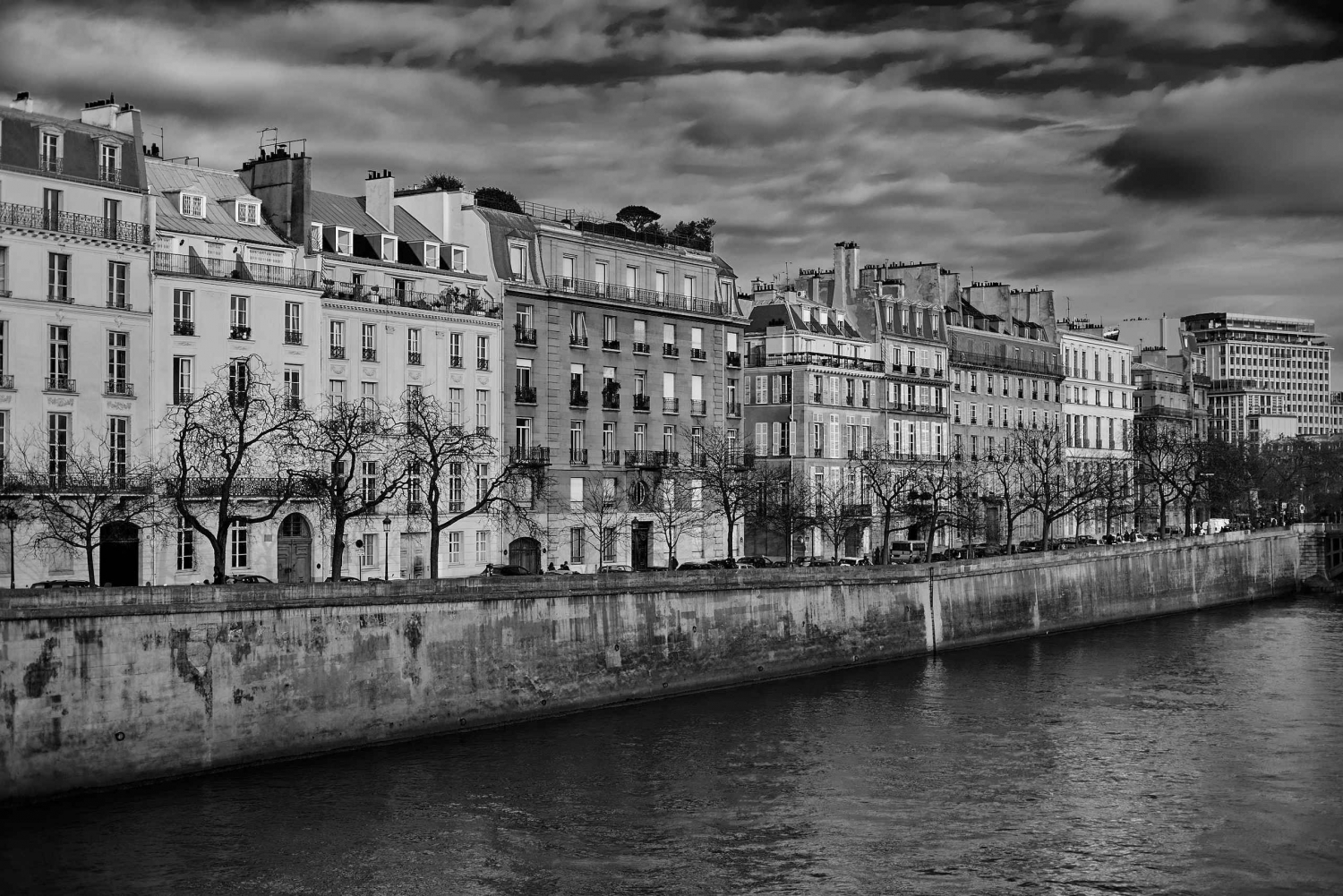 Paris: Signature Portrait Session with Benoît in Paris