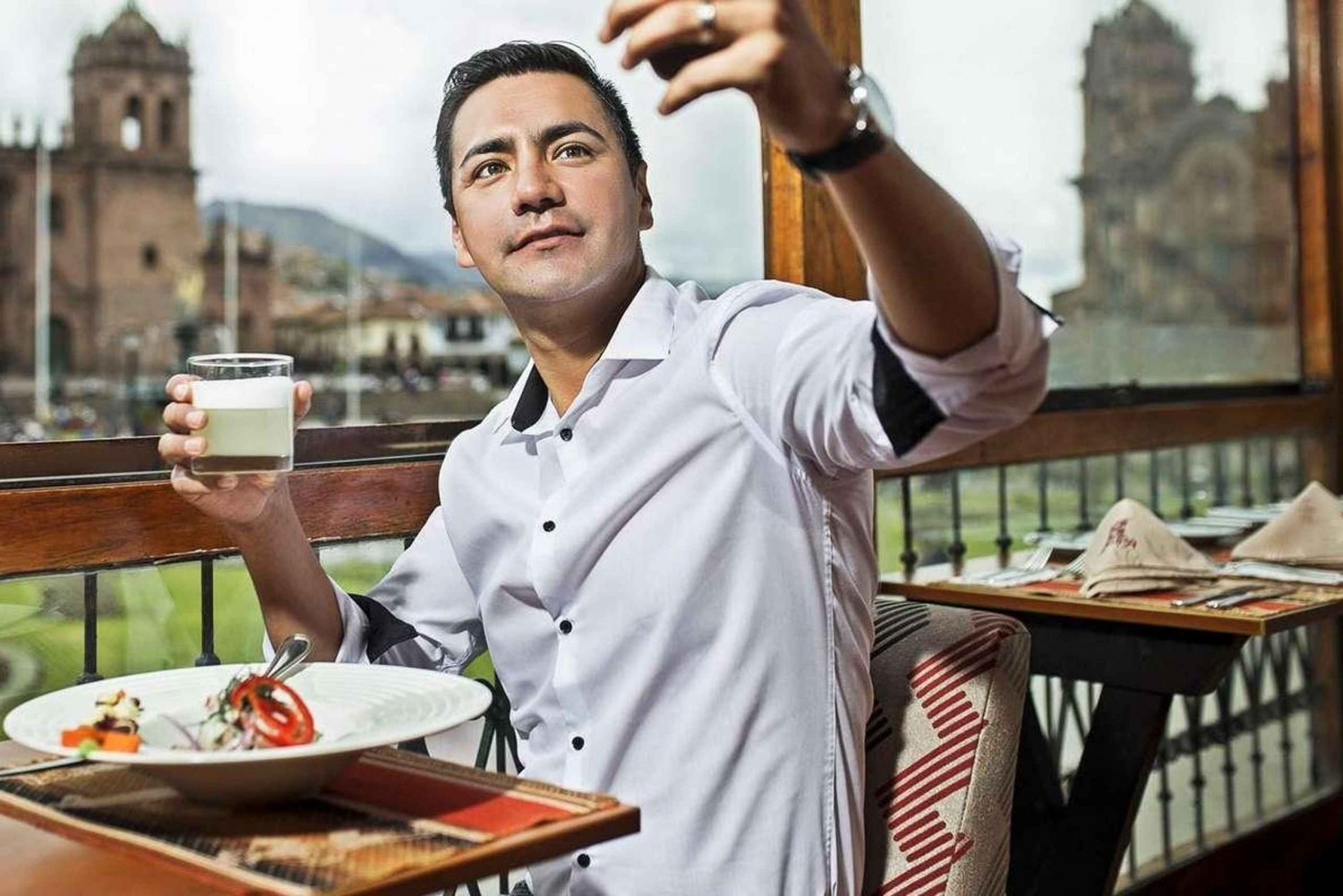 クスコ：トゥヌパ アルマス広場でのディナー付きアンデス民族ショー in Peru