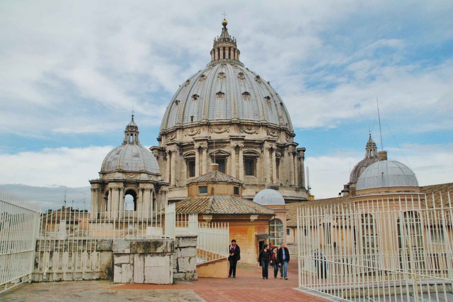 St. Peter's Basilica: Crypts and Dome Guided Tour in Rome