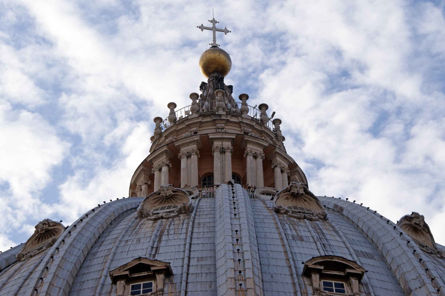 St. Peter's Basilica: Crypts and Dome Guided Tour in Rome