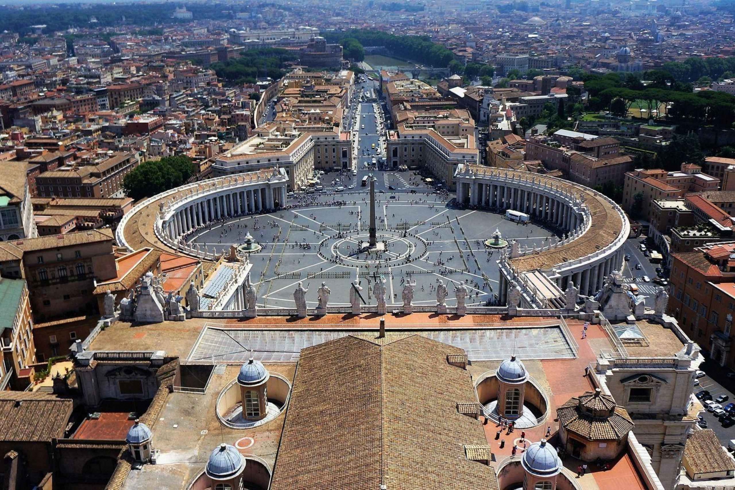 St. Peter's Basilica: Crypts and Dome Guided Tour in Rome